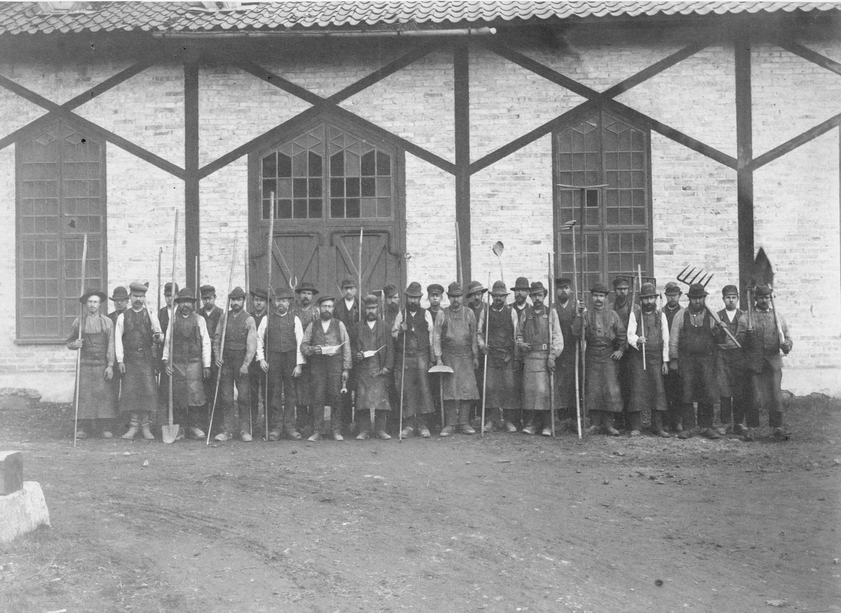 Hyttarbetare på 1880-talet. - Köpings museum / DigitaltMuseum