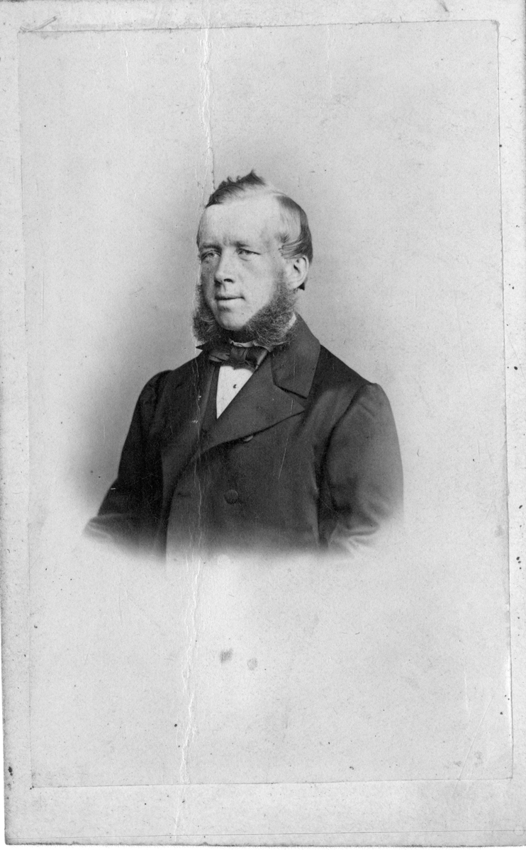 Fotoalbum etter Ulefoss Hovedgaard og familien Aall. Lite fotoalbum som ...