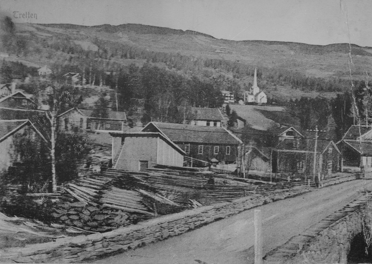 Oppland, Øyer, Tretten sentrum med Stavheim Sag og Mølle. Tretten kirke ...