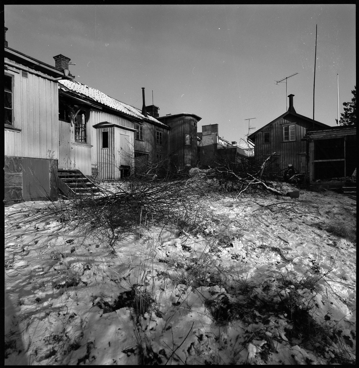 Kvarteret Väktaren innan rivning av nr 2 och 3 senare samma år. Här ...