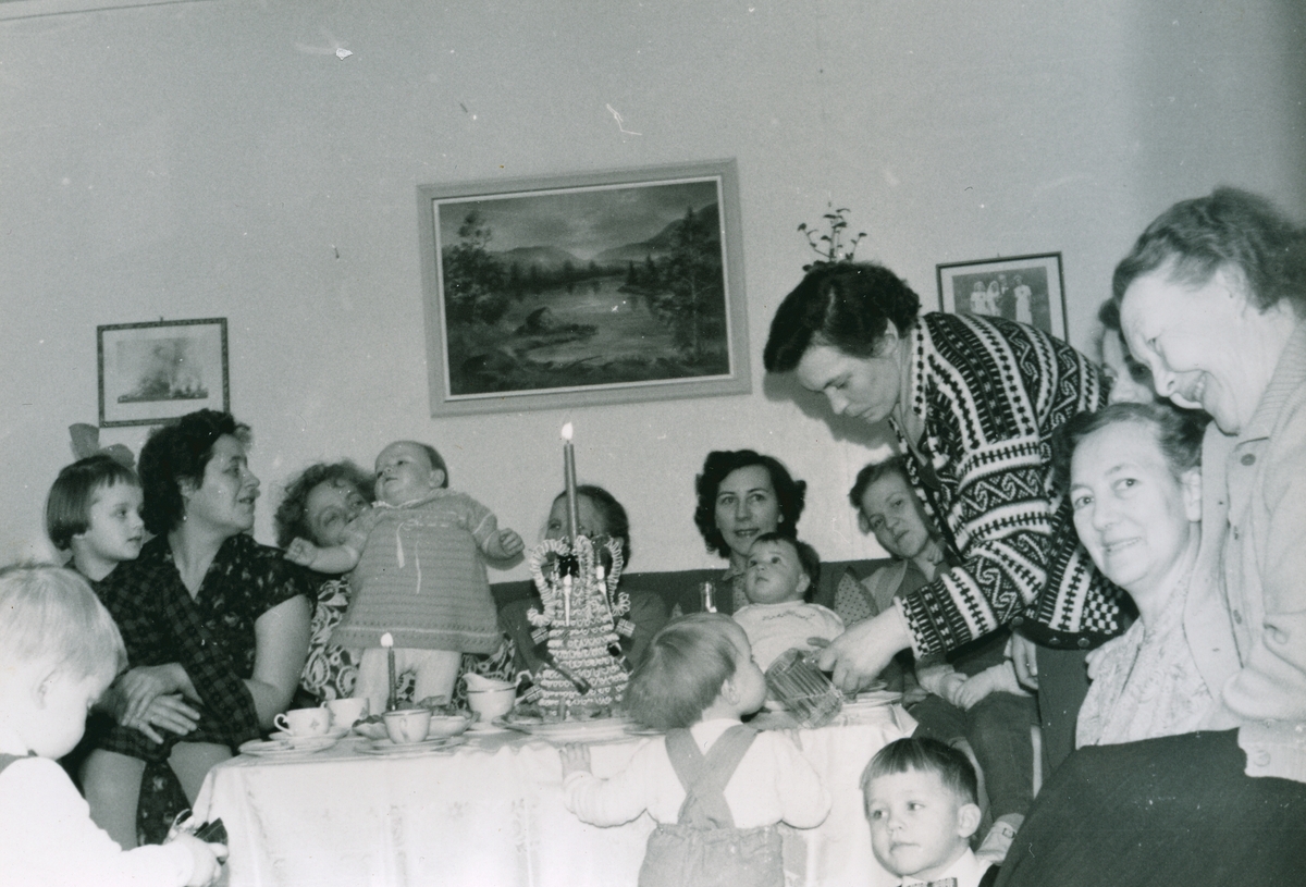 Barnebesøk hos familien Hansen på Gamle Sykehus i 1960 - Svalbard ...