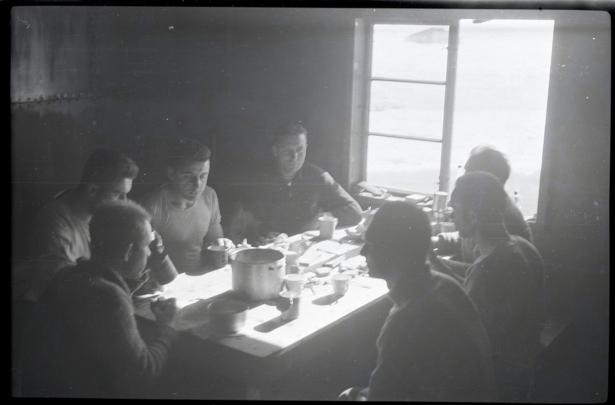 Bilde etter Abram I Gilbo, som var i Pyramiden i 1946-1948(oppbygging ...