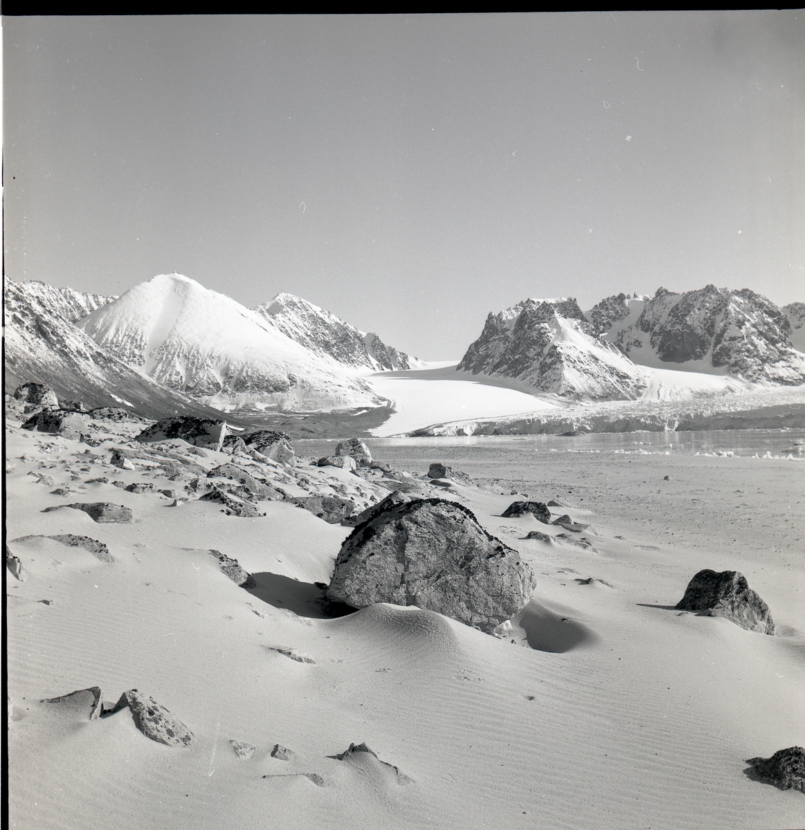 Isbre i Magdalenafjorden. - Svalbard museum / DigitaltMuseum