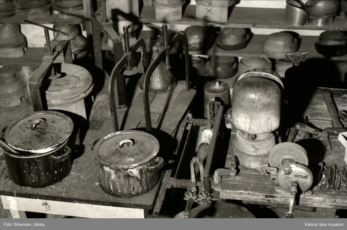 Hattmakare Sven Johanssons verkstad S. Långgatan 17. Lilla arbetsbordet ...