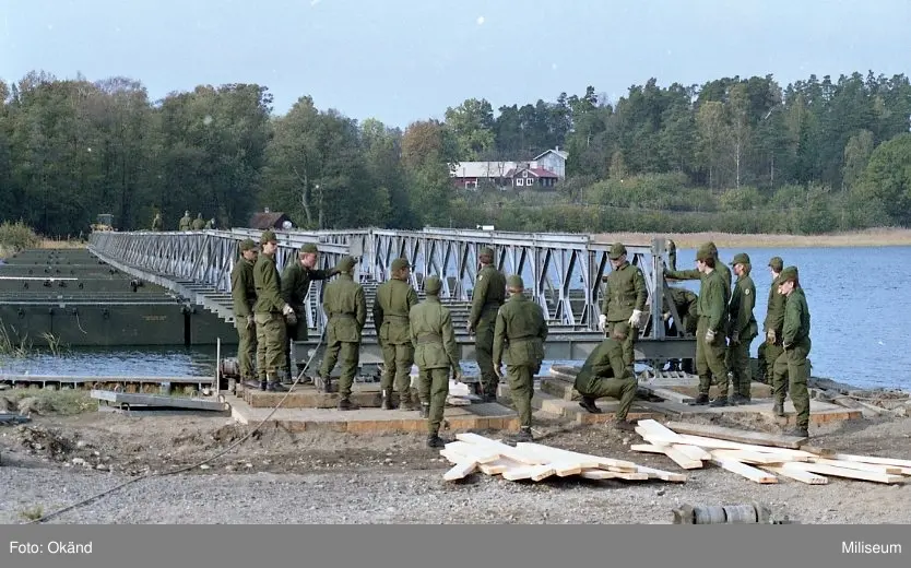 Byggnation av Balkbro 2 (BB 2) flytande. - Miliseum / DigitaltMuseum