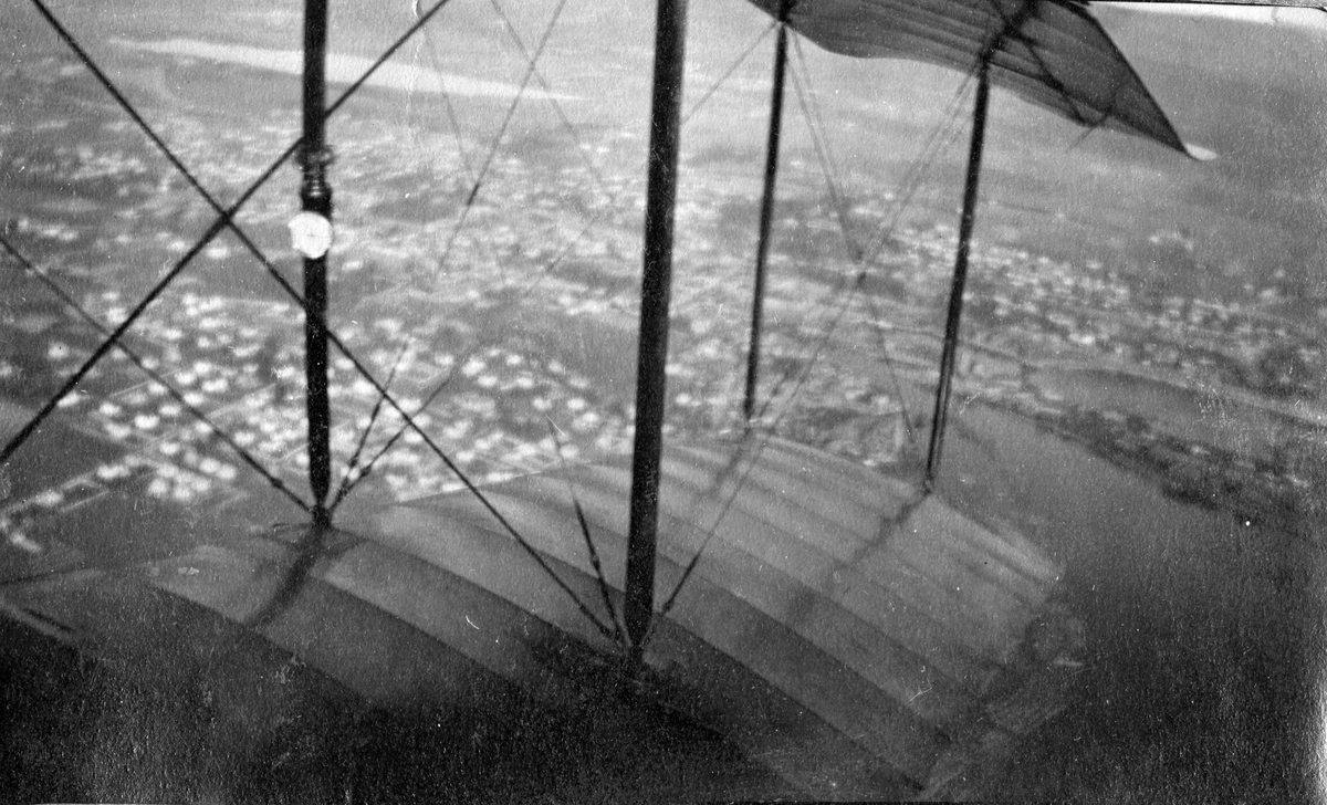 Flyfoto av Skien, tatt sommeren 1921 av en passasjer. - Norsk ...