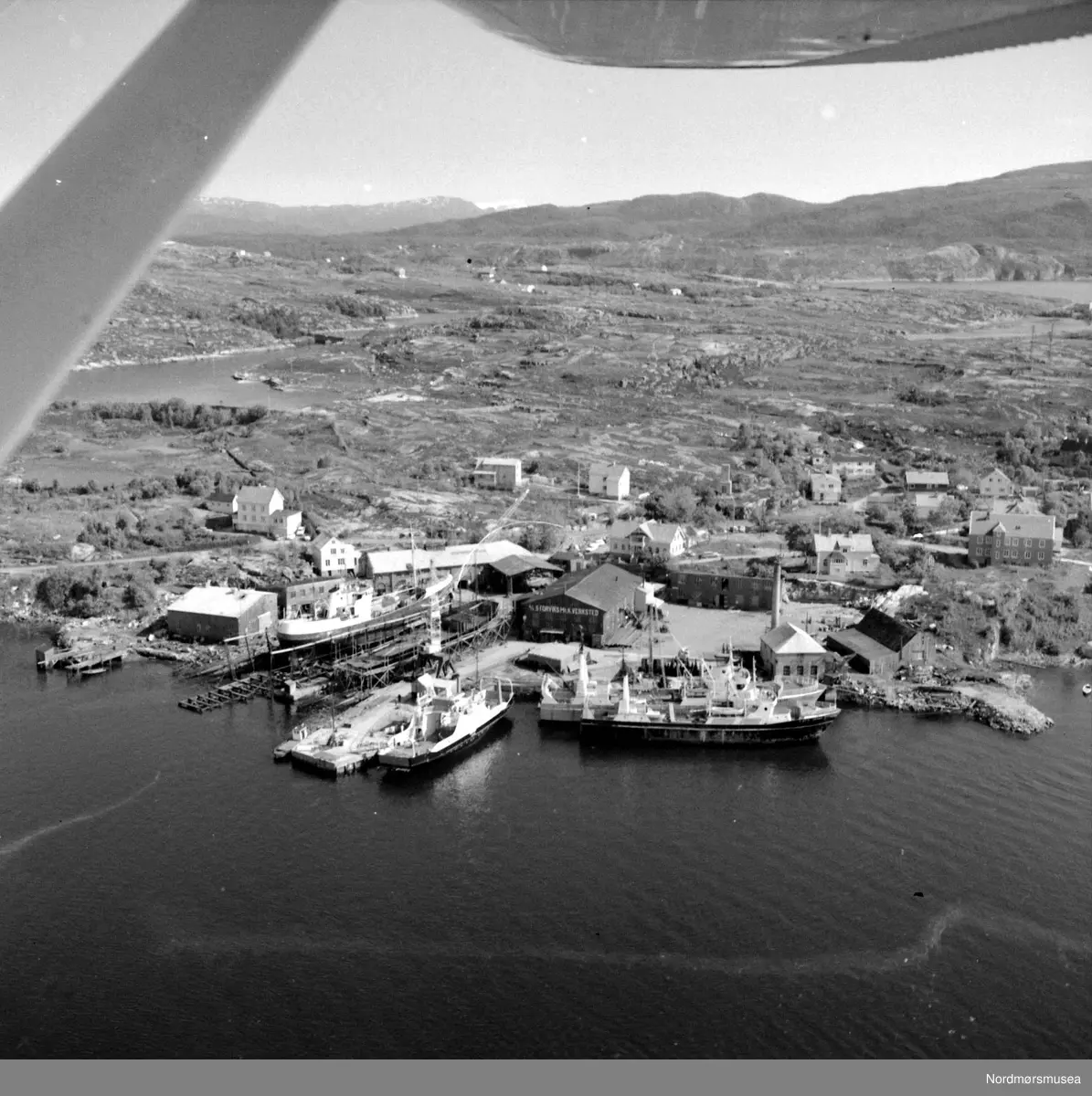 Luftfoto fra Sterkoder Mekaniske Verksted i Kristiansund. Det er Nils ...