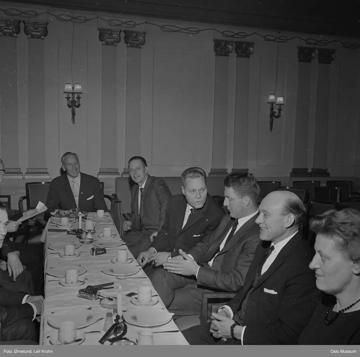 Gamle Rådhus, interiør, søylesalen, møte i Standard telefon- og ...