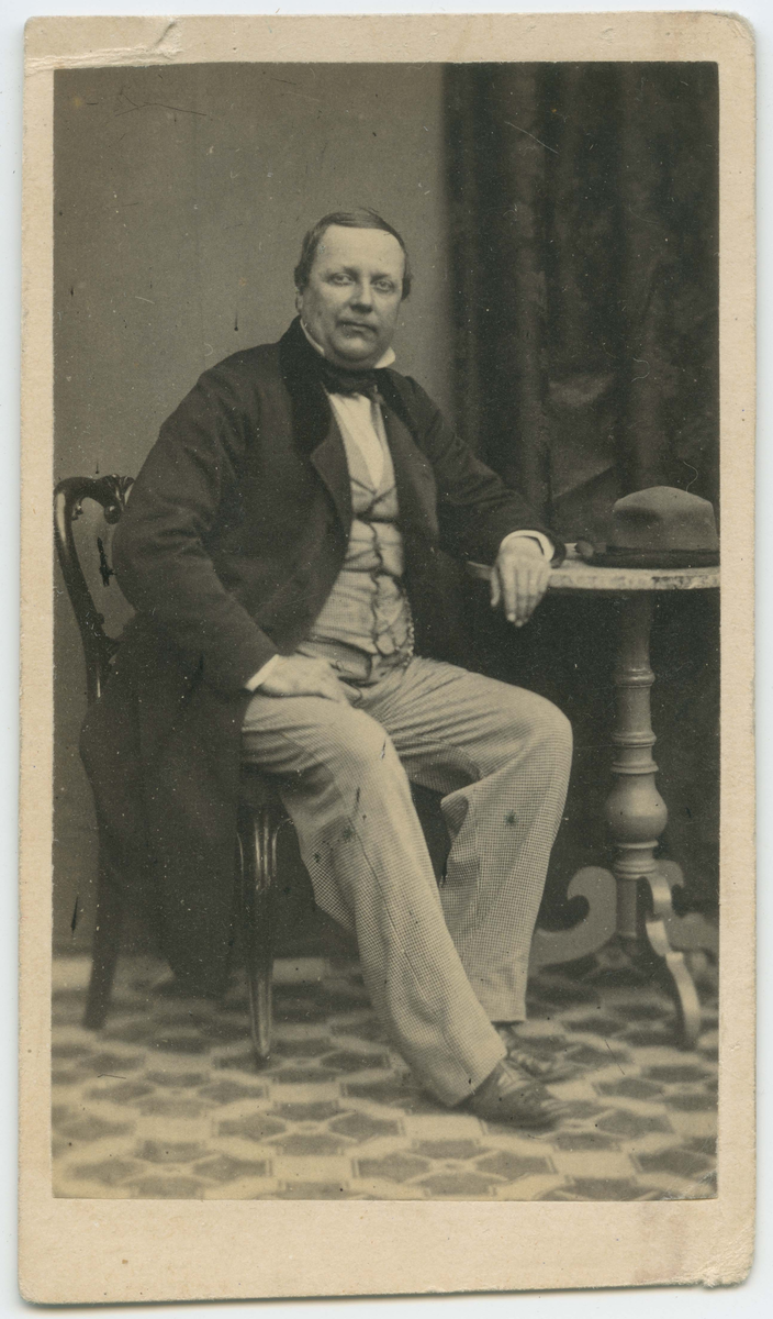 Porträtt på Boktryckare Carl Johan Lundgren var ägare av Lundgrenska Boktryckeriet i kv Apeln i ...