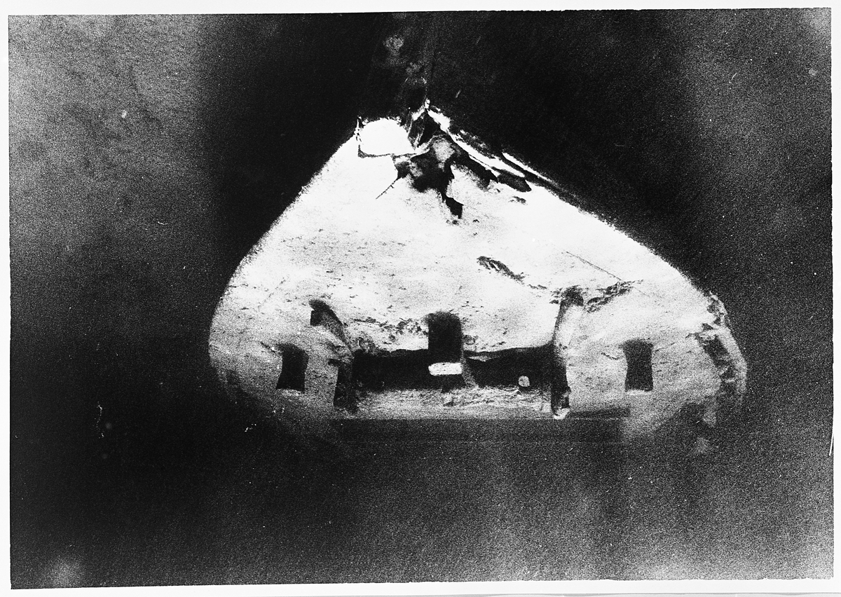 Seiljakta Vega under vann ved Minnesund. Bildet viser jakta sett forfra ...