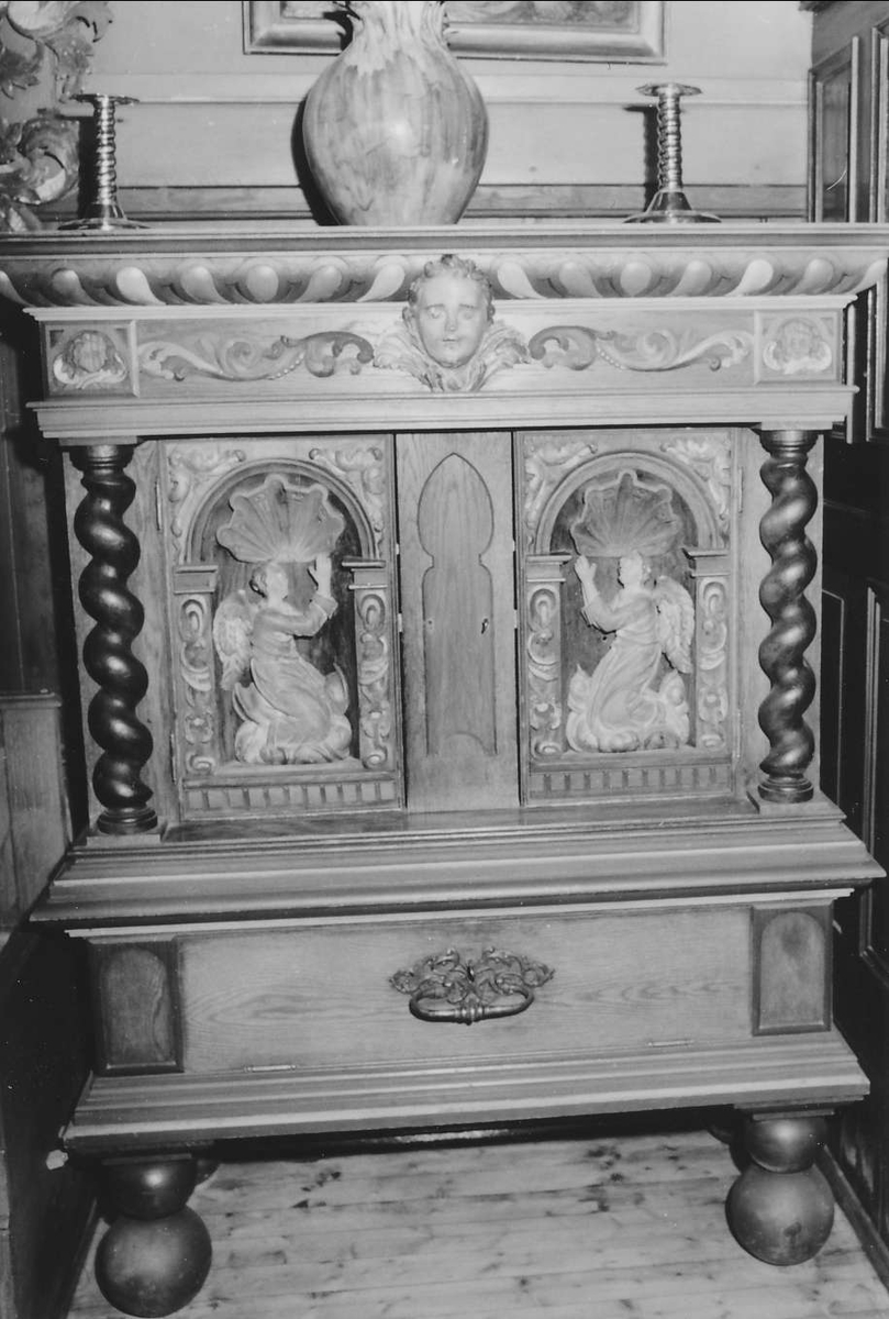 Skap - Museene i Akershus / DigitaltMuseum