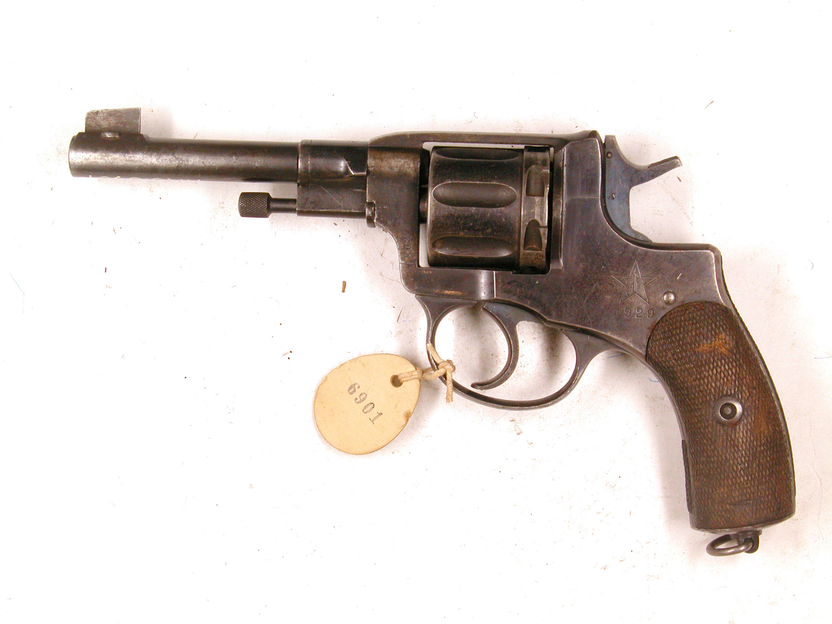 Revolver 7,62 mm Nagant M1895 - Forsvarets museer / DigitaltMuseum