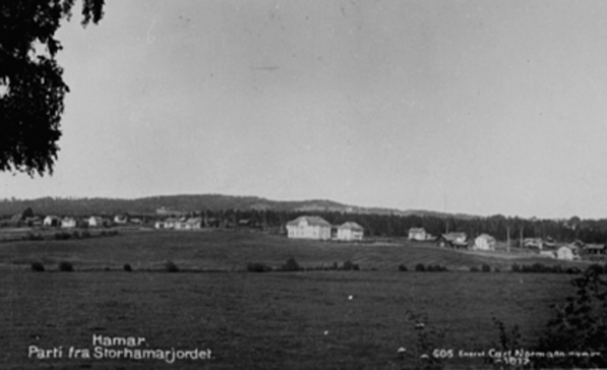 Postkort, Hamar, Storhamar skole, Storhamarjordene under Storhamar gård ...