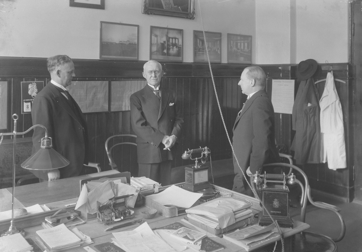 Overlege Alexander Martinus Holst på Trondhjems Kommunale Sykehus ...