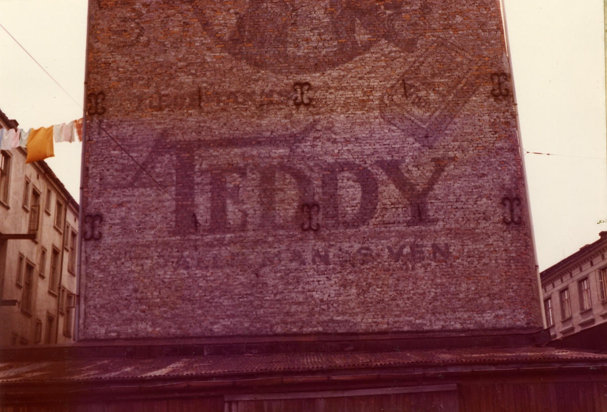 Fasadereklame for Teddy sigaretter. - Stiftelsen Norsk folkemuseum ...