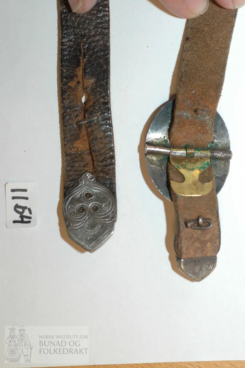 Bånd - Norsk institutt for bunad og folkedrakt / DigitaltMuseum