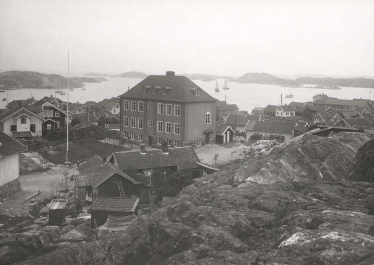 Noterat på kortet: "Skärhamn." "Foto (E5) Dan Samuelson 1924. Köpt av ...