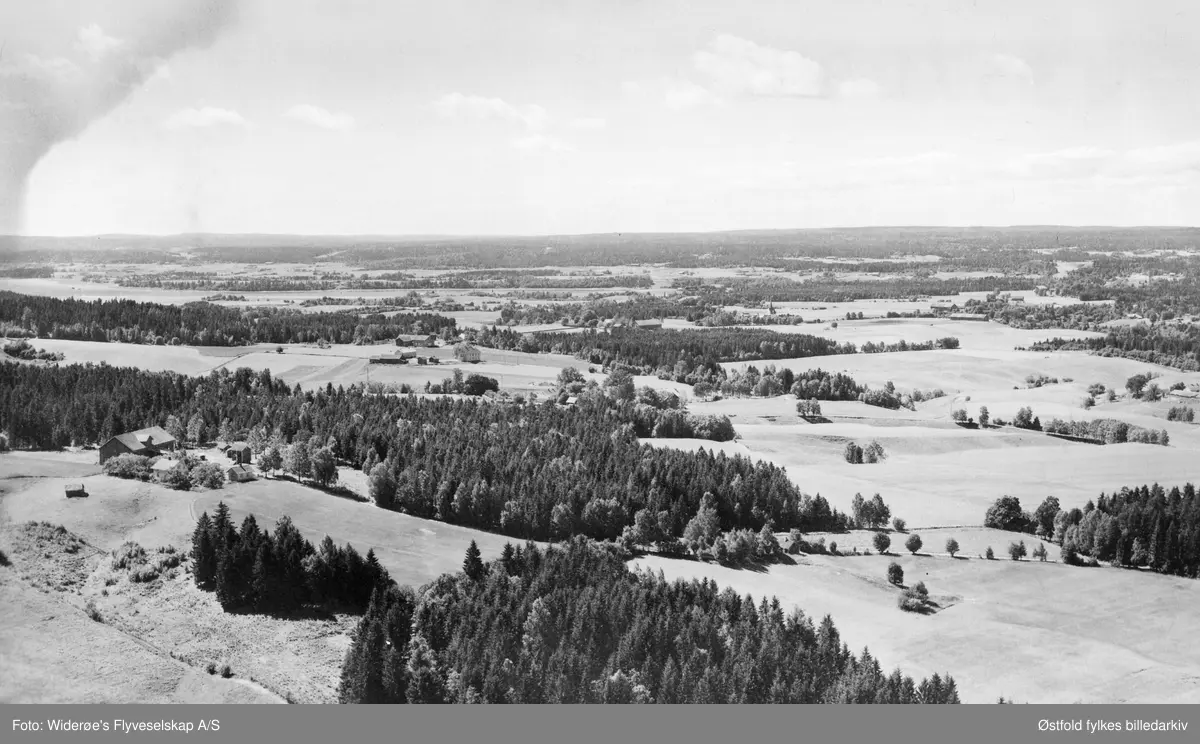 Oversiktsbilde fra Eidsberg, flyfoto 29. juli 1951. - Østfold fylkes ...