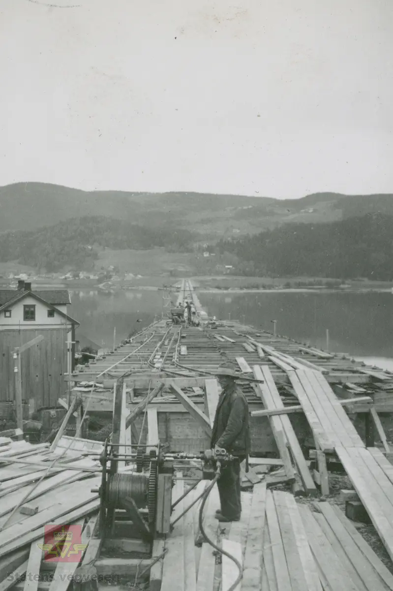 Vingnesbrua på Lillehammer under oppbygging i perioden 1930-1934 ...