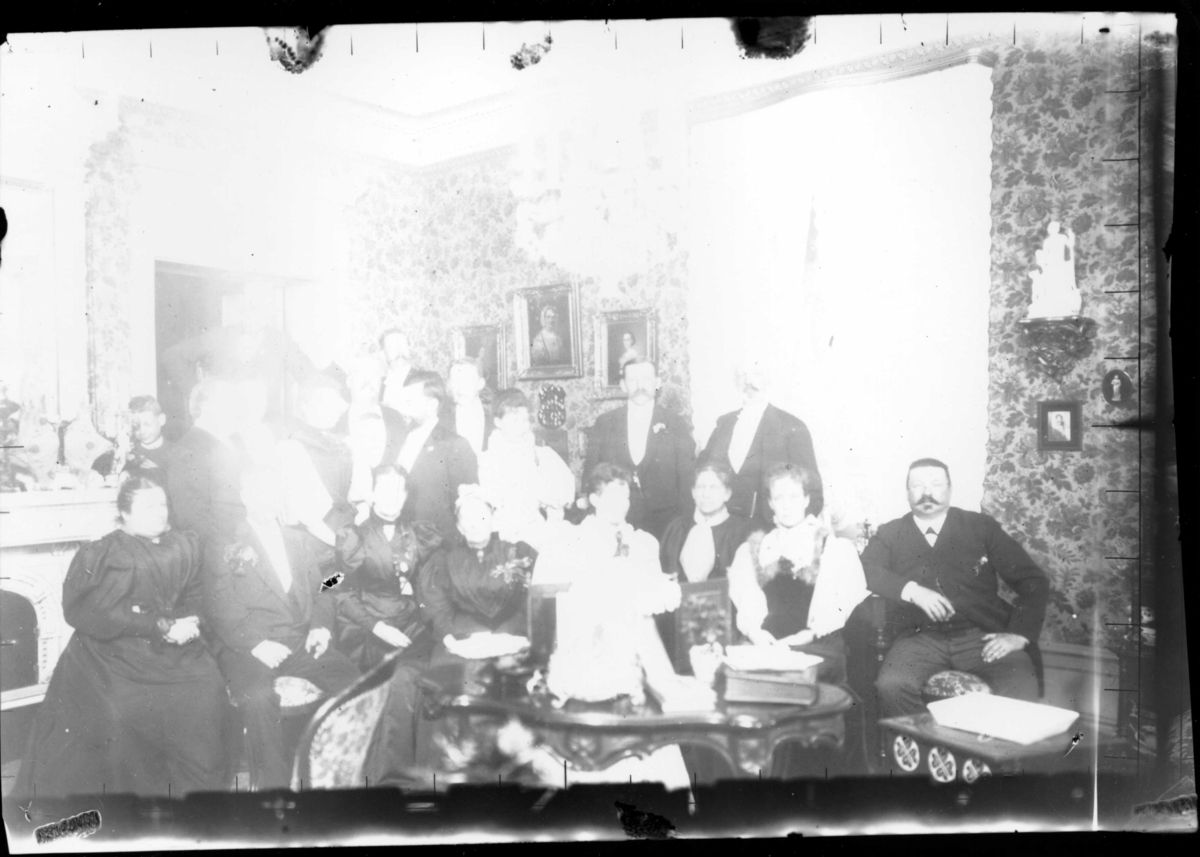 Nils Strindbergs pappa Oskars avskedsmiddag för expeditionen tidigt i ...