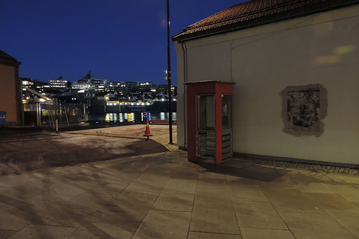 Telephone box in Stavanger - Telenor Kulturarv / DigitaltMuseum