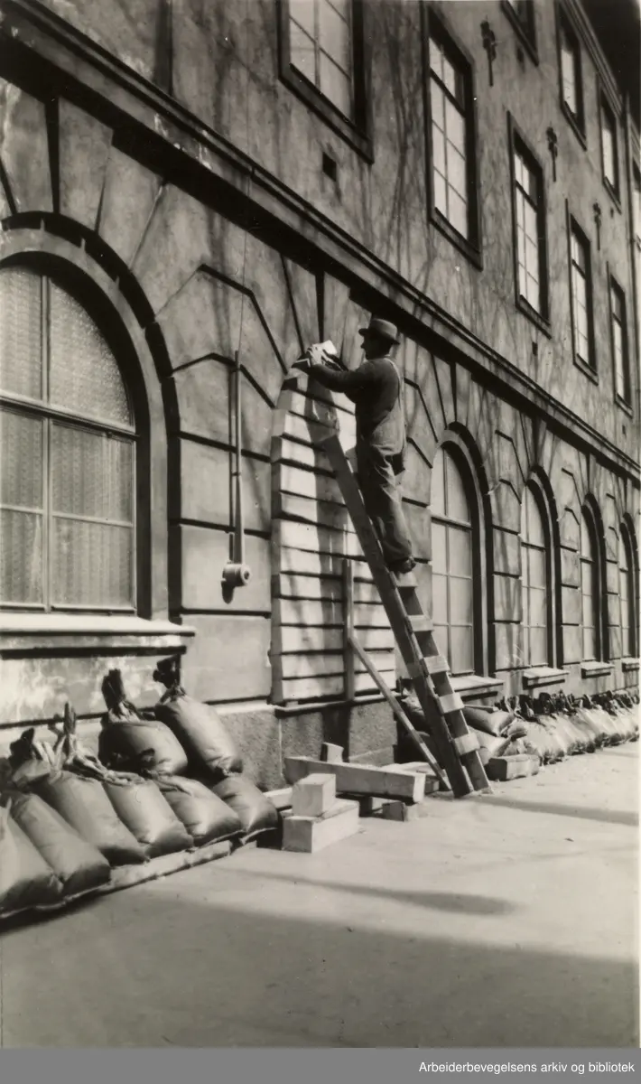 Ole M. Engelsens fotografier fra okkupasjonsårene i Oslo sentrum ...