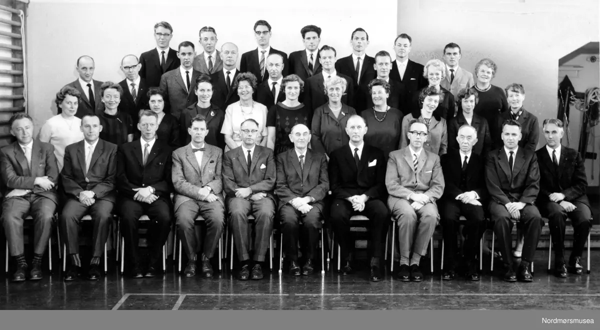 Lærere ved den høyere skole våren 1964. Første rekke fra venstre: Johan ...