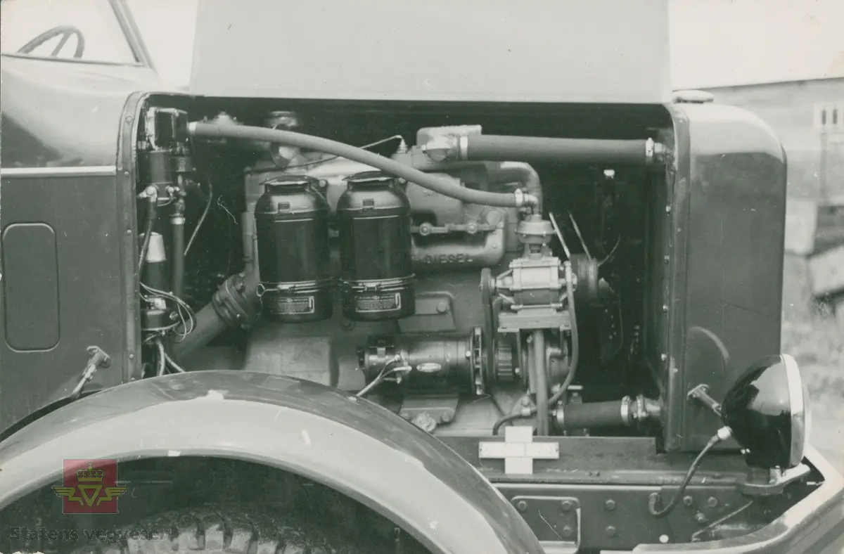 Bilde av motorrom på FWD lastebil med Cummins dieselmotor - Norsk ...