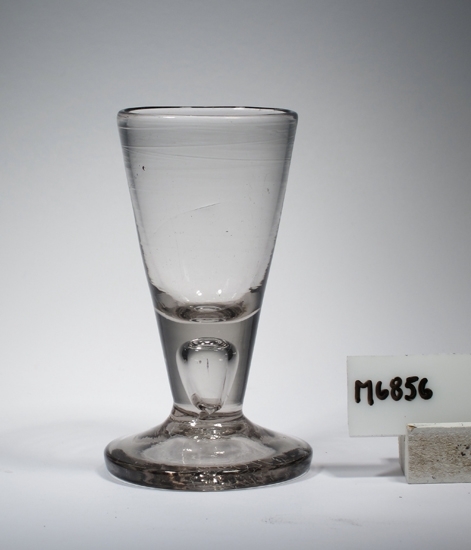 Snapsglas - Kulturparken Småland / Smålands museum / DigitaltMuseum