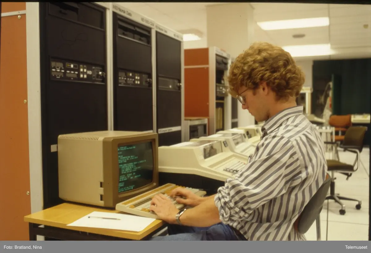 Datamaskiner arbeidsmiljø Norsk Data - Norsk Teknisk Museum ...