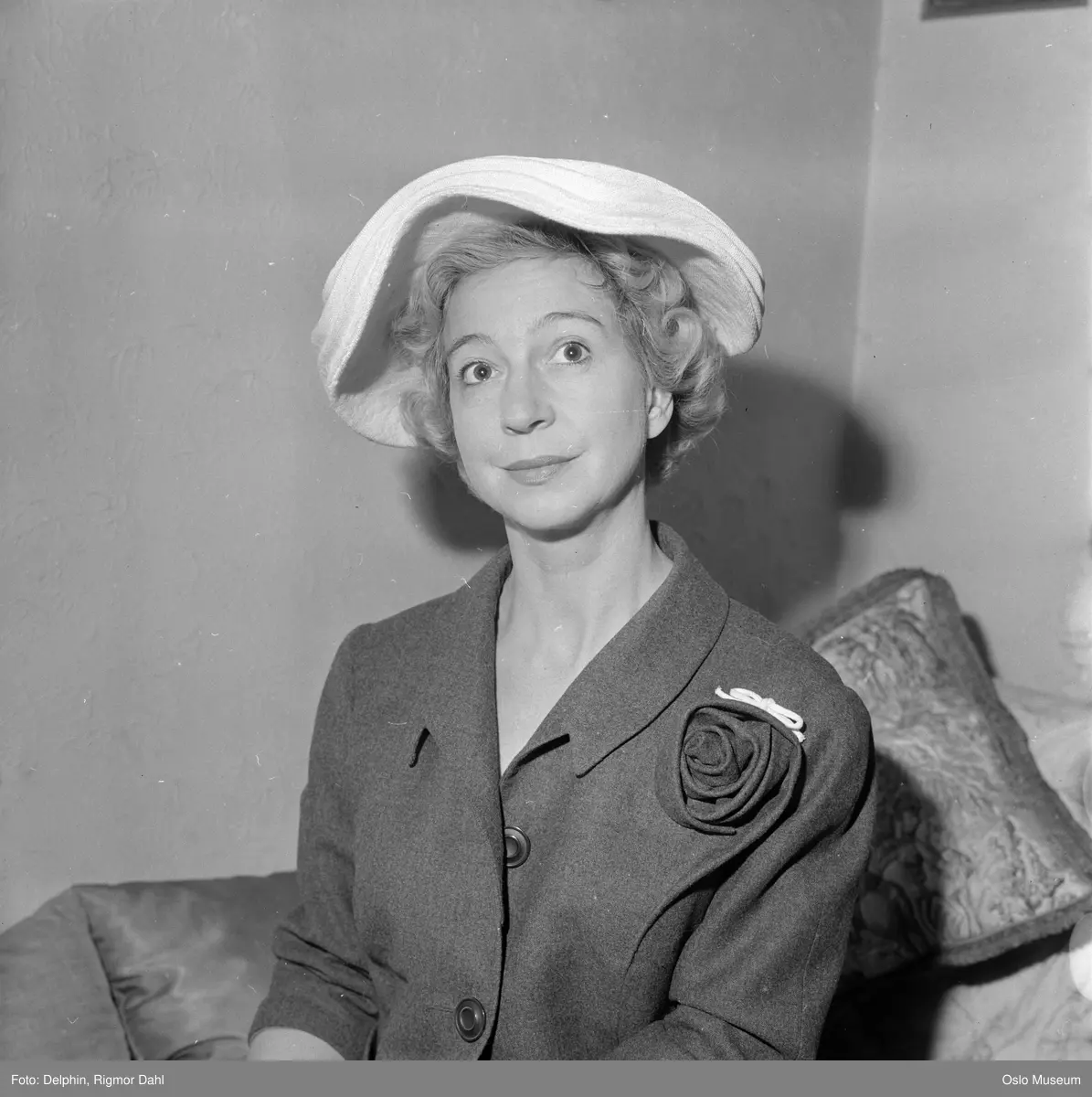 Wenche Foss med stor hatt. - Oslo Museum / DigitaltMuseum