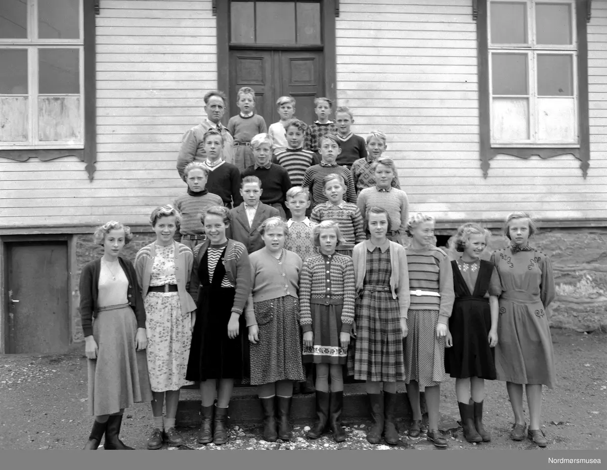 1.r.: Annbjørg Eide, Liv J. Eide, Anne Karin Øyen, Aud N. Eide, Else ...