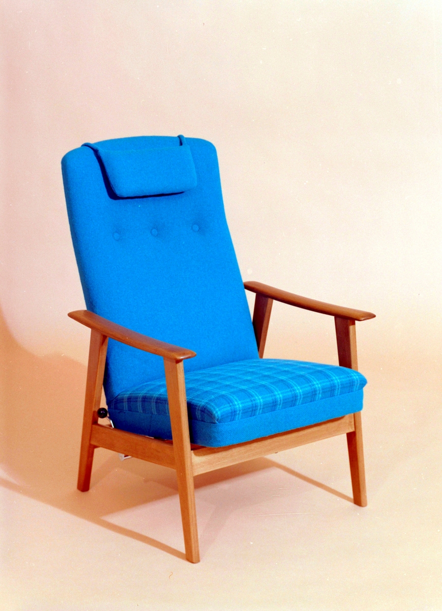 Lenestol med regulerbar rygg. - Møbelmuseet / DigitaltMuseum