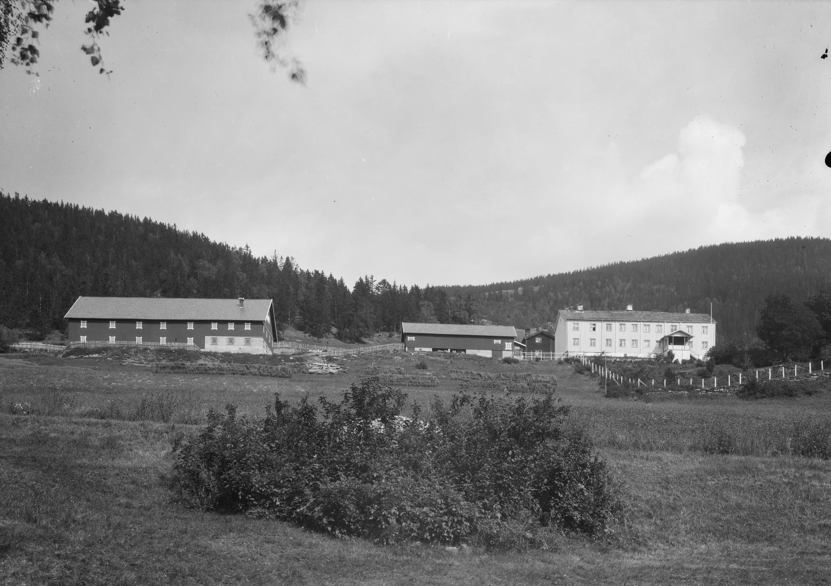 Ringebu. Ringebu Prestegård sett fra Solvang, som ligger rett nedenfor ...