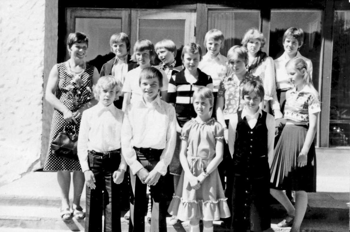 Skoleklasse ved Dalsbygda skole. - Anno Musea i Nord-Østerdalen ... Skoleklasse ved Dalsbygda skole. - Anno Musea i Nord-Østerdalen ...