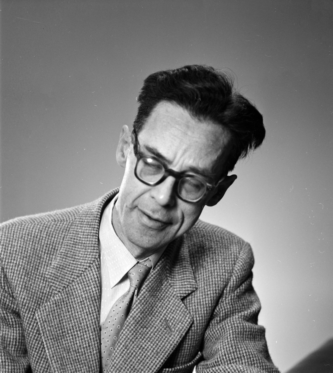 Portrett Rolf Jacobsen (1907-1994), Lyriker og forfatter., 1957. SE ...