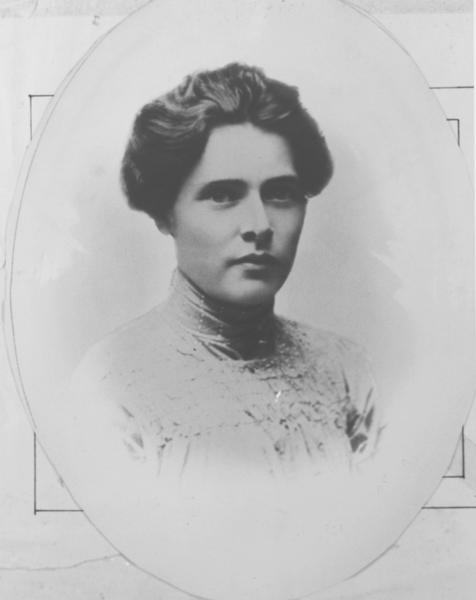 Atelierportrett av Agnes Eriksen, Bergsbotn. - Midt-Troms Museum ...