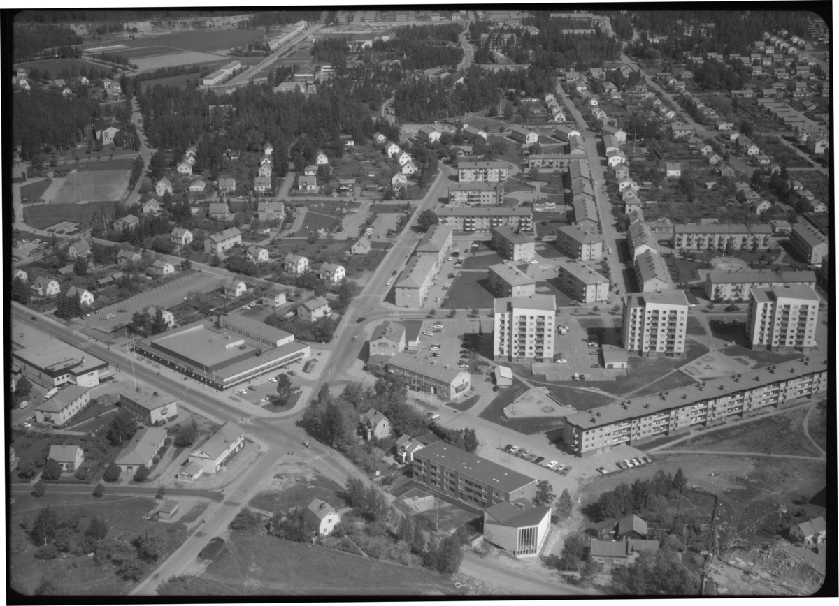 Flygfoto över Hallstahammar. - Västmanlands läns museum / DigitaltMuseum