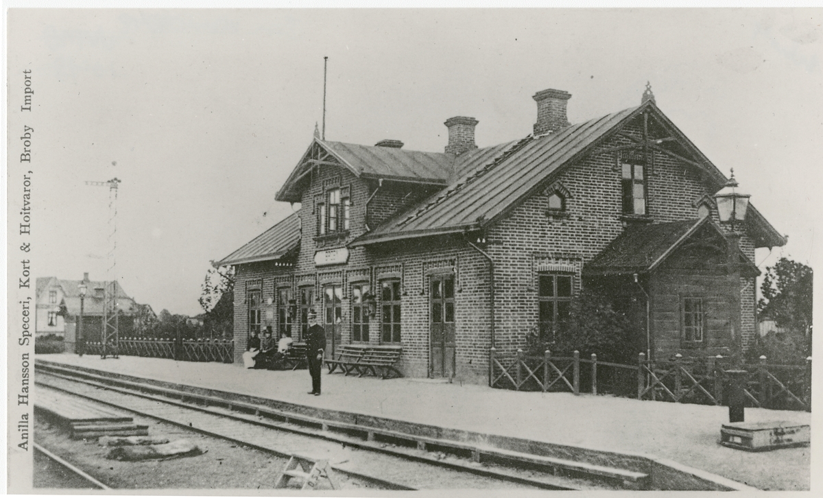 Broby station omkring år 1901. - Järnvägsmuseet / DigitaltMuseum