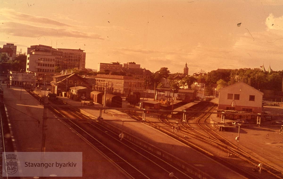 Jernbanestasjonen - Stavanger byarkiv / DigitaltMuseum