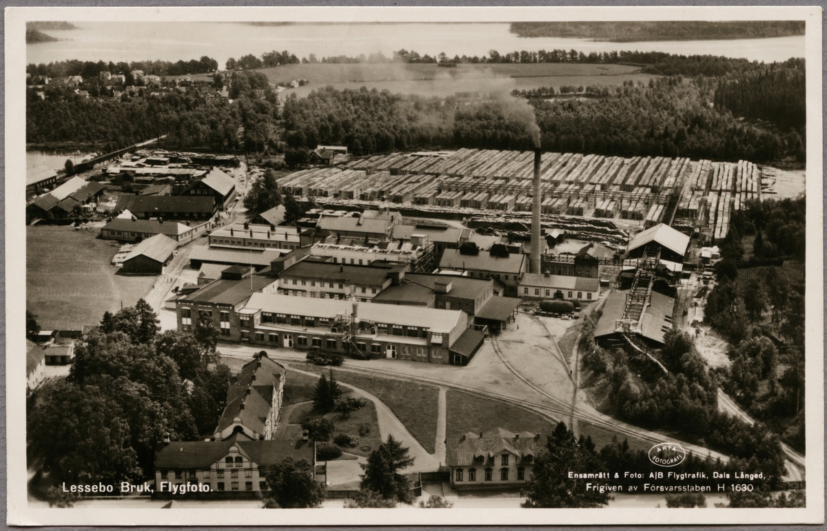 Flygfoto över Lessebo Bruk. - Järnvägsmuseet / DigitaltMuseum