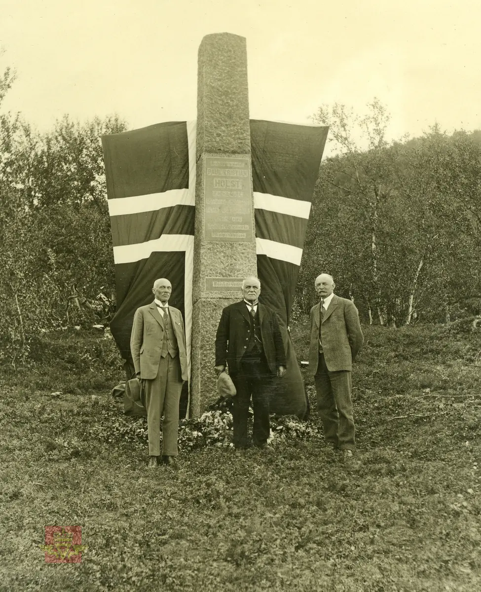 Minnestøtte over ingeniør Paul Kristian Holst avduket 1933 - Norsk ...