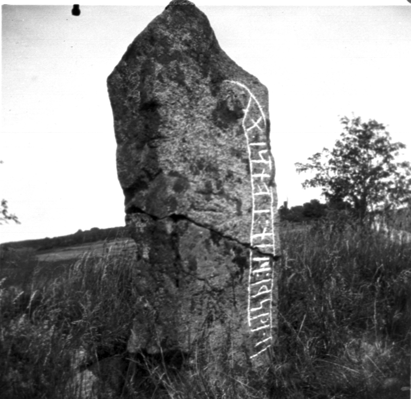 Runsten Otterstad. - Falbygdens museum / DigitaltMuseum