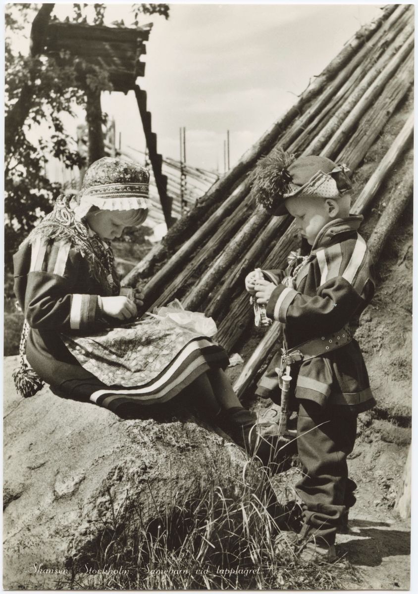Vykort med motiv från Skansen. Barn vid Samevistet. - Skansen ...