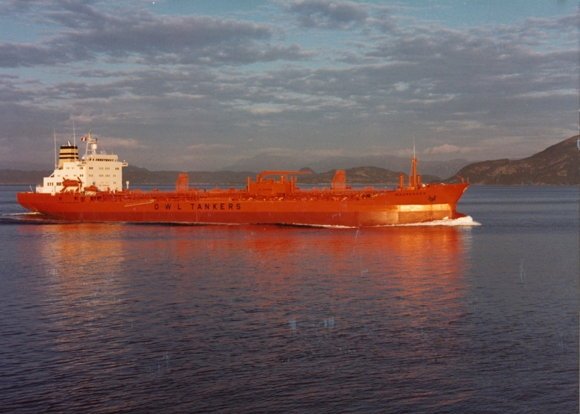 Motivet viser M/T MAURANGER (bygget i 1981 for Westfal-Larsen) i åpen ...