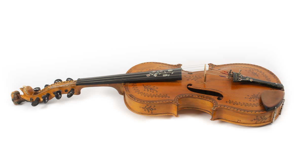 Hardingfele - Valdres Folkemuseum / DigitaltMuseum