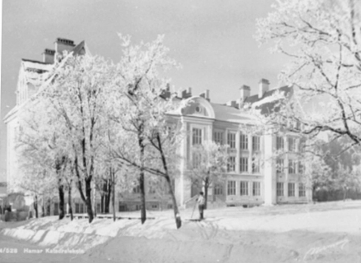 Postkort, Hamar katedralskole, vinter, Vestre Torg, - Anno ...