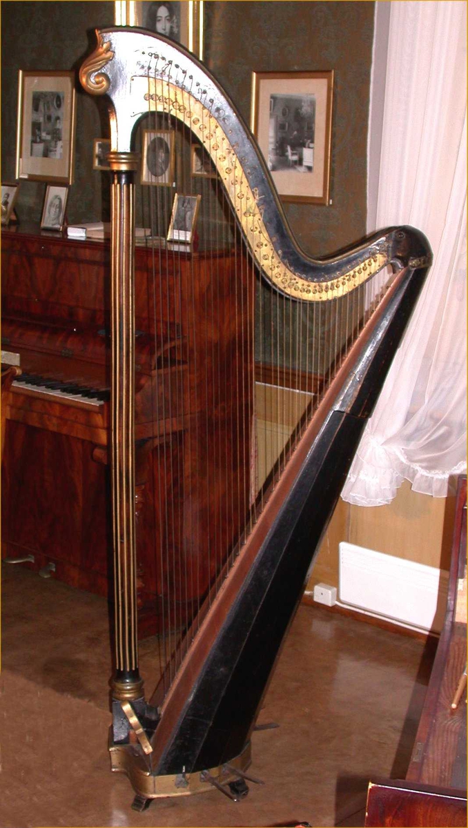 Harpe - Ringve Musikkmuseum / DigitaltMuseum