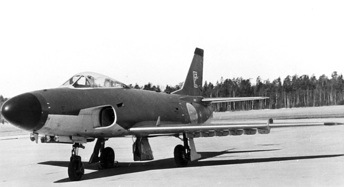 F6 Karlsborg 1957. Flygplan A32 "Lansen" blå Erik 2. divisionen ...