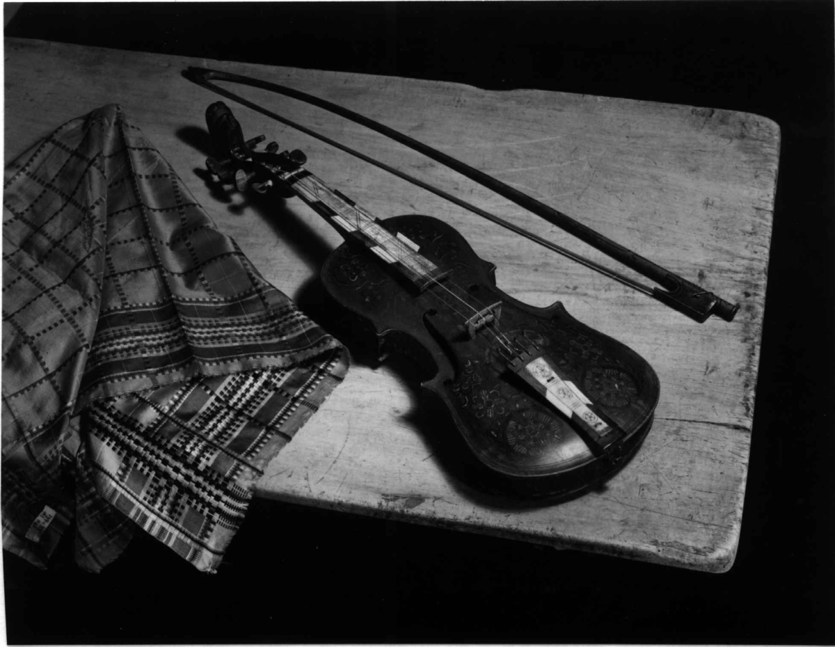 Hardingfele - Norsk Folkemuseum / DigitaltMuseum